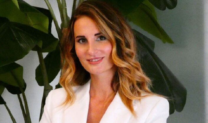 L'artista tarantina Gioia Tagliente espone al Louvre di Parigi e al ...